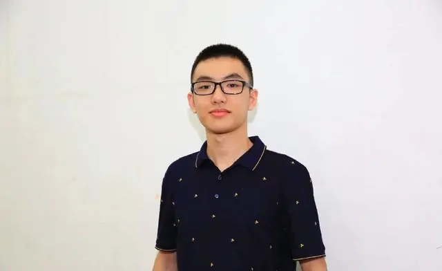 Yang Chenyu, who scored 730 in the college entrance examination, was called "the most handsome ...