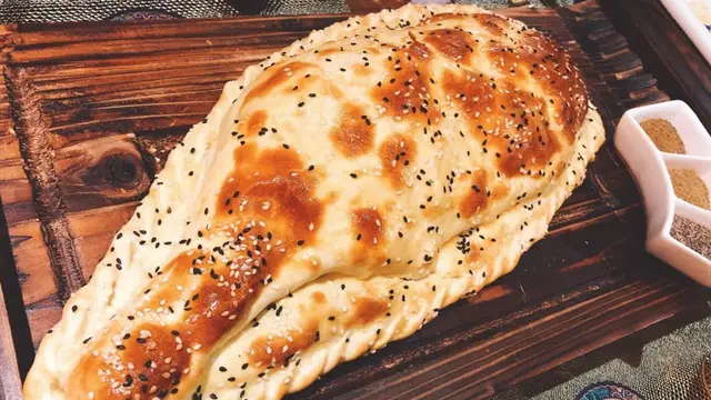 Xinjiang specialty gourmet lamb shank bread, crispy meat, mellow taste ...