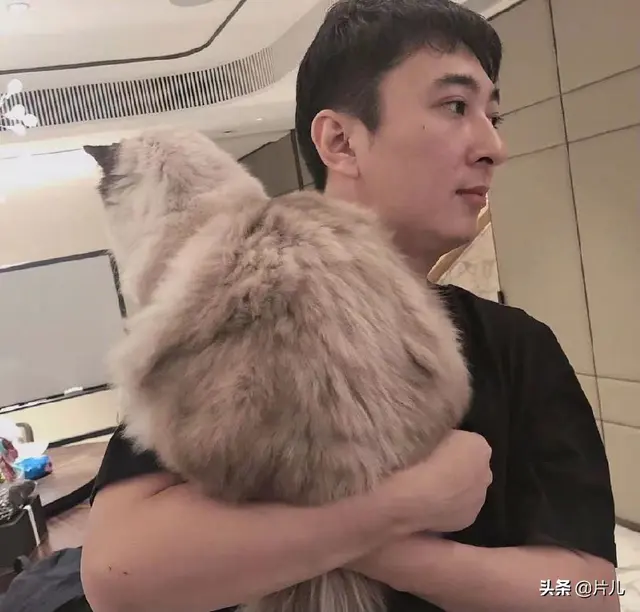 The photos of Xiang Sixing before the plastic surgery were exposed ...