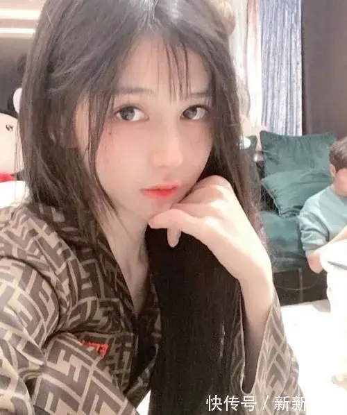 Cai Luoli's new COS work, Sister Mai, Sister Yu, shows her temperament. She is a little confused ...