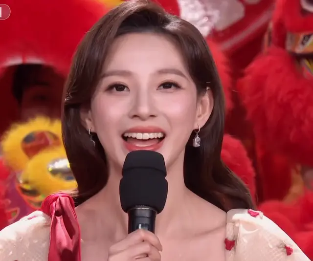 Zhang Xiaofei is on the hot search, Wan Qian is sassy and beautiful ...