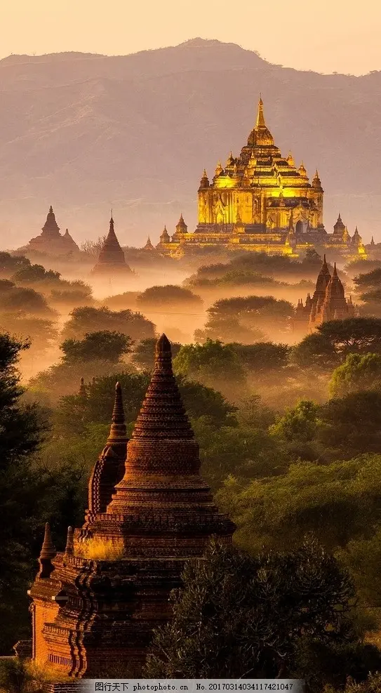 In Wuling Mountain, under the Qingsong Peak, an ancient temple stands ...