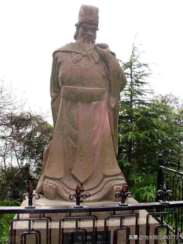 Statue of Sima Yi in Wuhan Three Kingdoms City. The Western Jin Dynasty ...