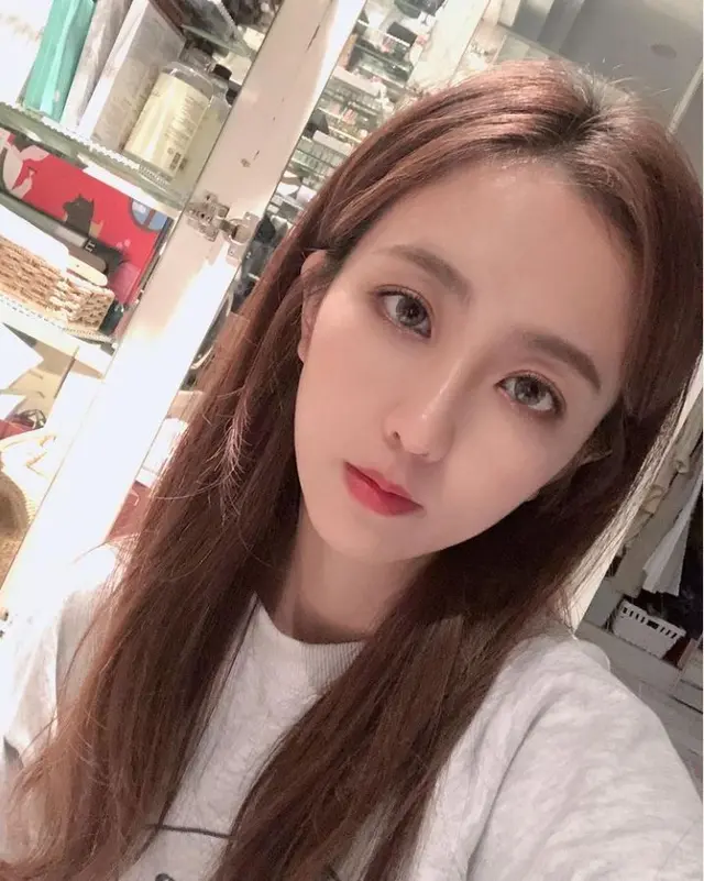Zhou Xiaohan's new look is beautiful! Waist-length hair "Only 10CM ...