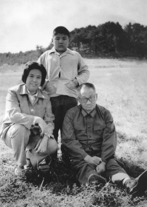 After 9 years of marriage between Mao Anqing and Shao Hua, they finally ...