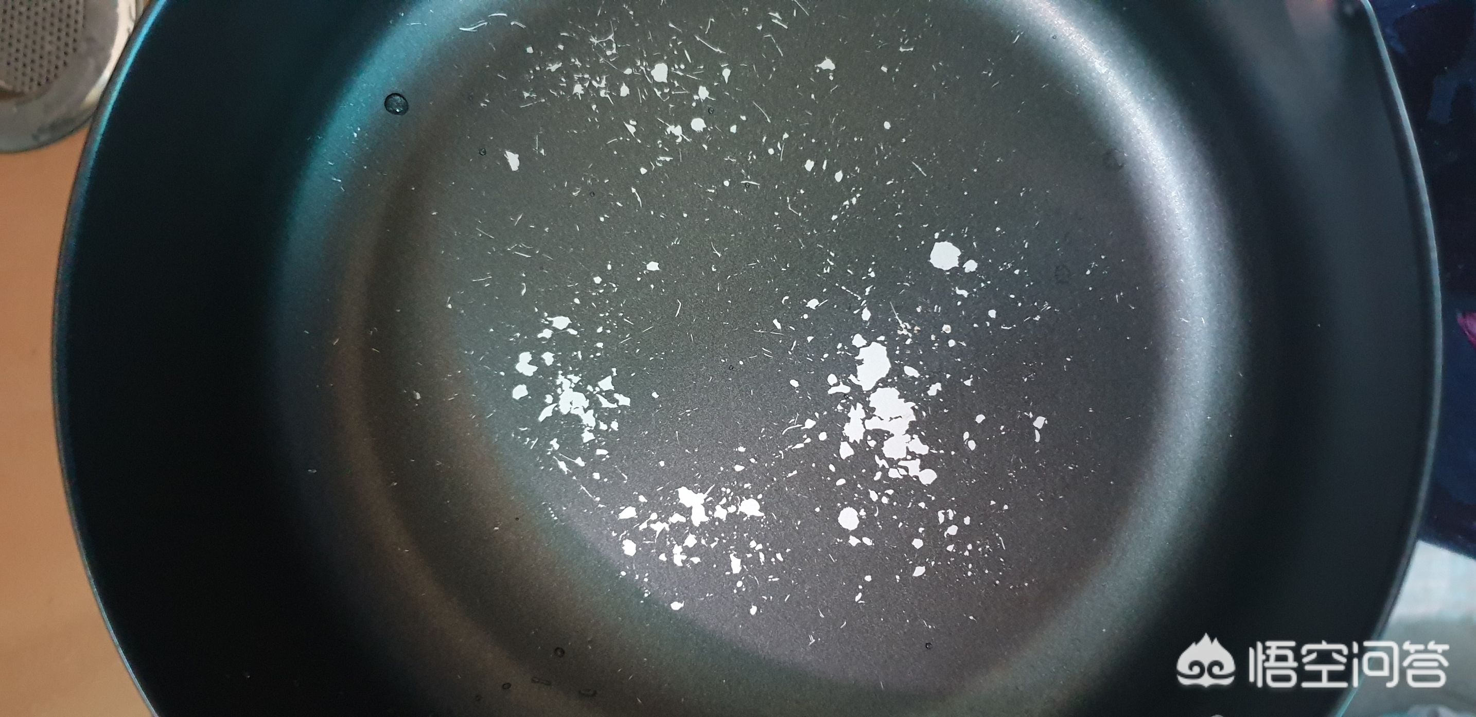 买来就炸了一次东西，不粘锅涂层就掉成这样，这锅是不是不合格产品？ 头条问答