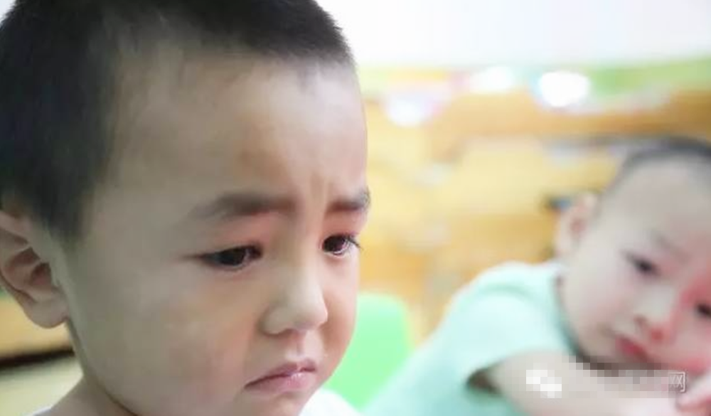 婴儿不哭不闹正常吗（孩子上幼儿园不哭是好事） 幼儿百科 魔术铺