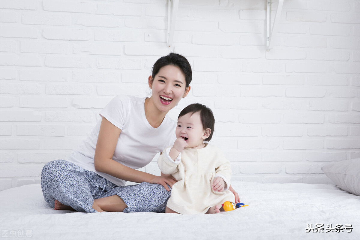 婴儿二月为什么哭（网传宝宝一月睡二月哭三月攒肚） 幼儿百科 魔术铺