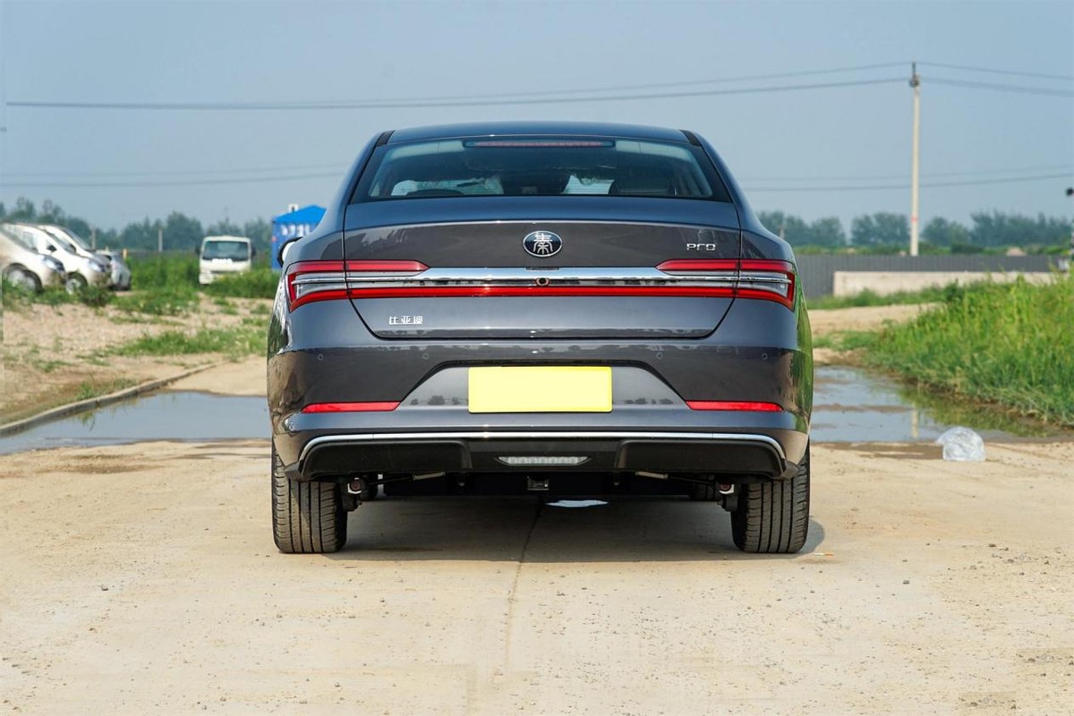 有颜又有面，14.99万起售，续航520km，解析比亚迪秦Pro EV(有钱有颜又有权)