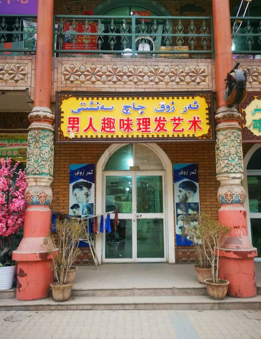 新疆的店名也太接地气了吧？哈哈哈评论笑不活了！”新疆羊肉串店名大全