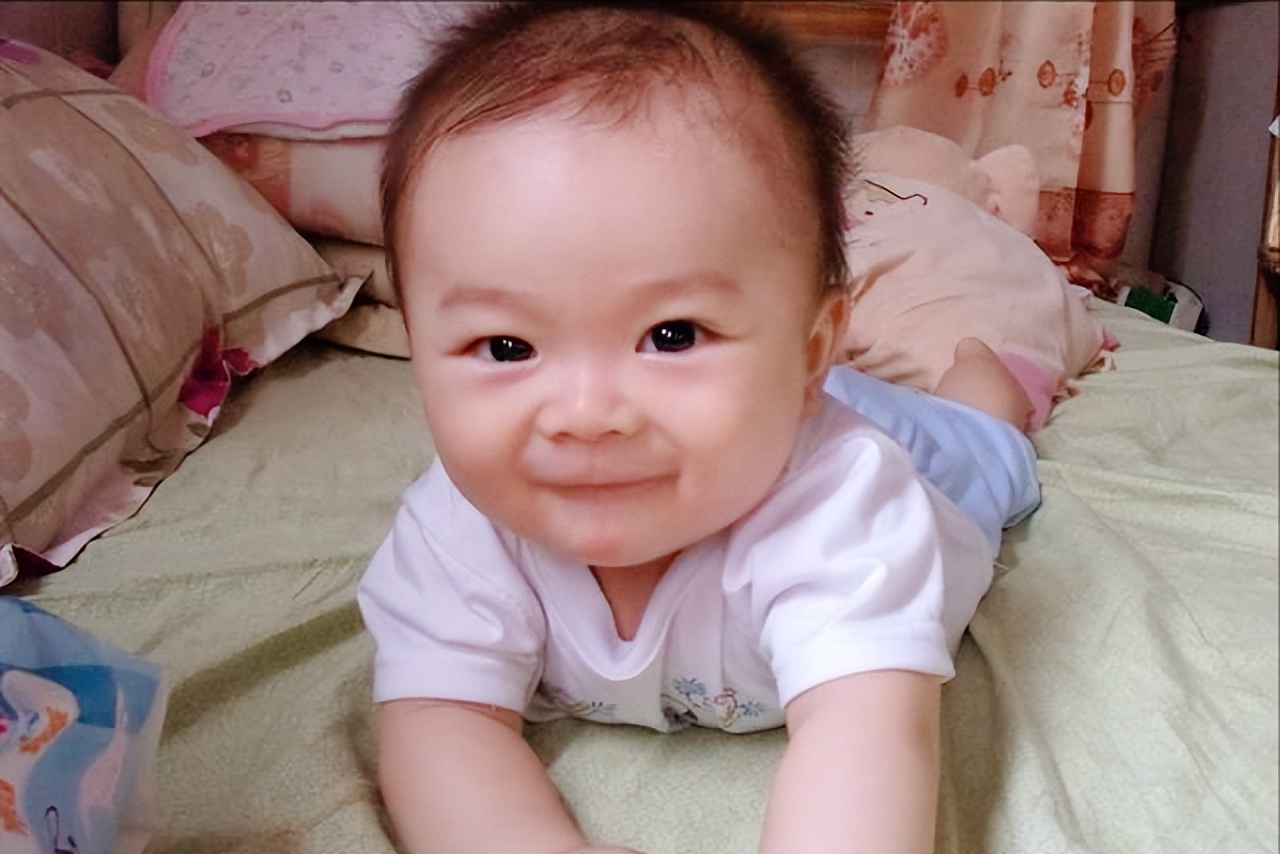 婴儿几个月可以学走路（0） 幼儿百科 魔术铺