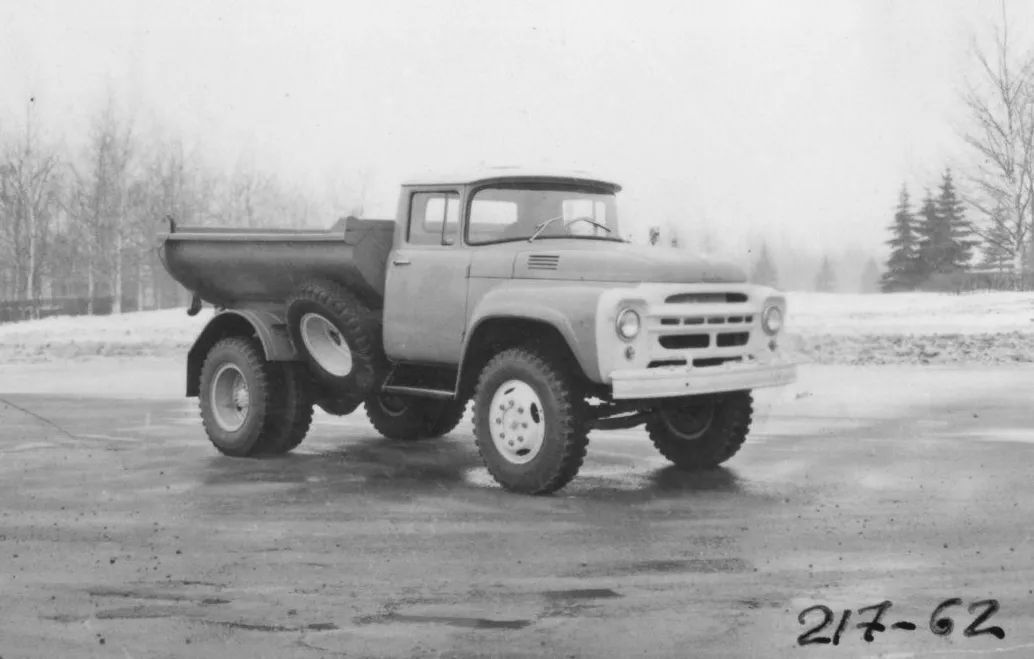 苏联ЗИЛ（ZIL）-ММЗ（MMZ）-555系列自卸车 - 液压汇