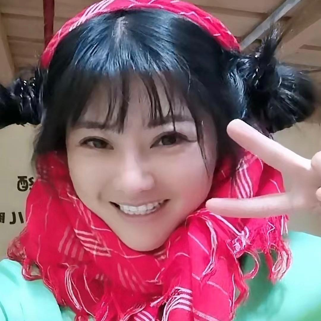背着帐篷攀爬大凉山悬崖村，不小心踩空差点掉下悬崖，脚腕受伤了 今日头条